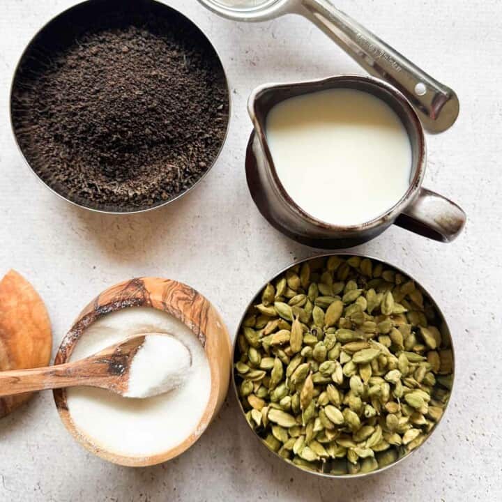 Elachi Chai (Indian Cardamom Tea)
